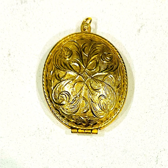 Avon | Jewelry | Vintage Gold Tone Round Empty Perfume Holder Locket ...